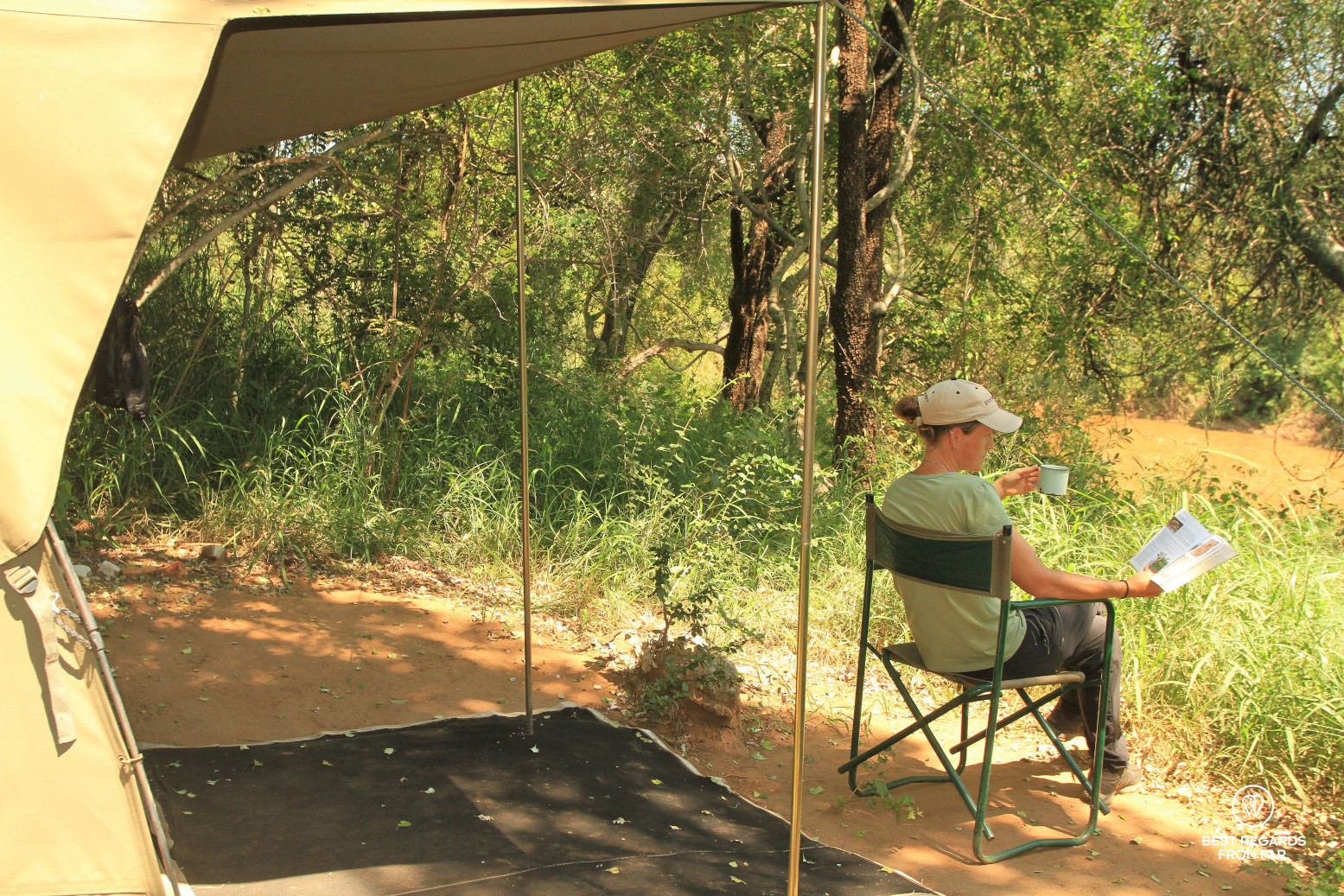 In the tracks of wildlife in Africa – Best regards from far,