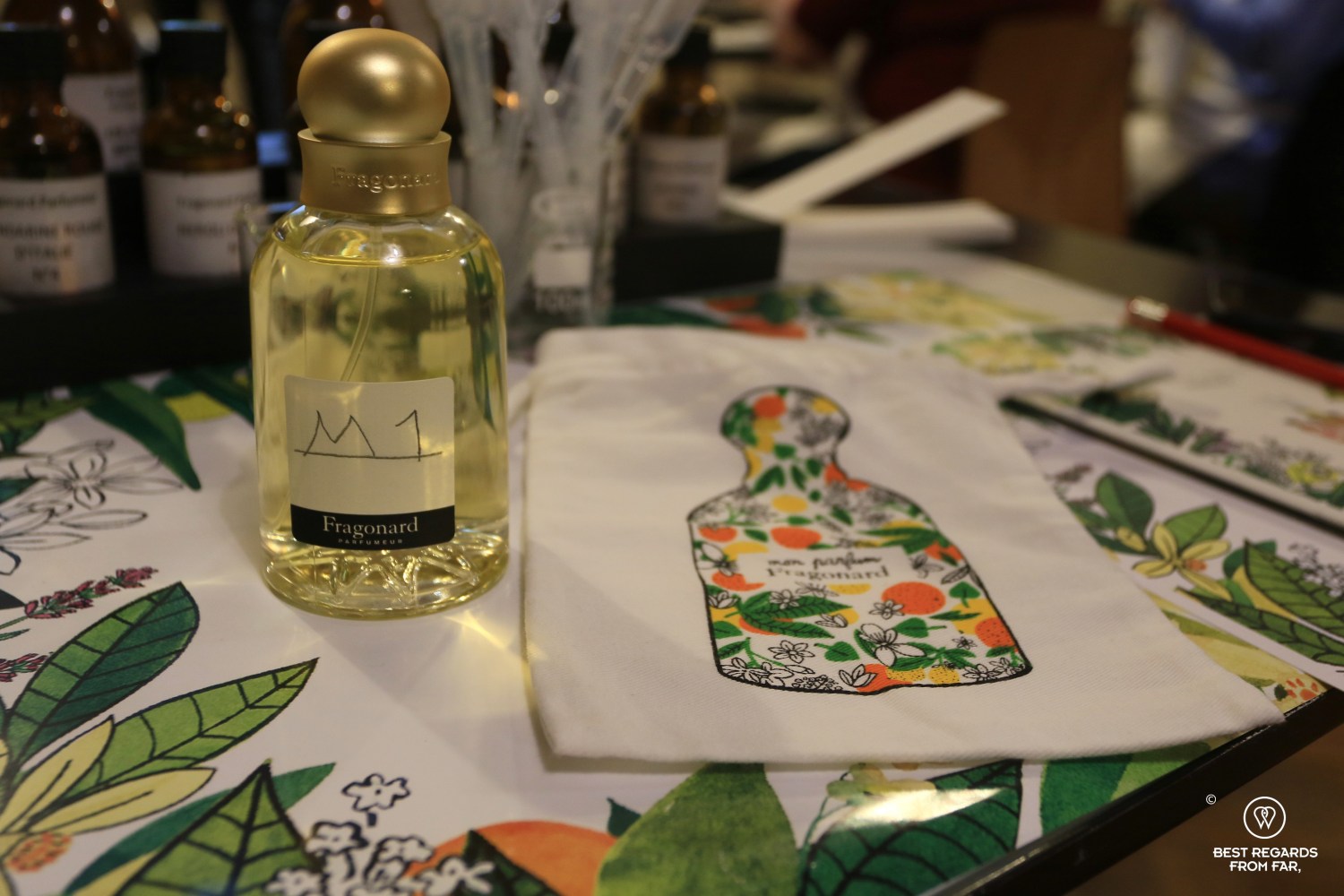 Become a perfumer for a day! – Best regards from far,